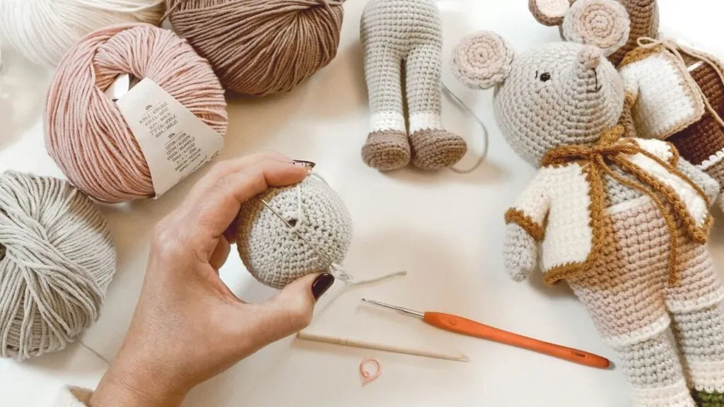 How to Fasten Off Crochet: Step-by-Step Guide for Beginners – HiCrochet
