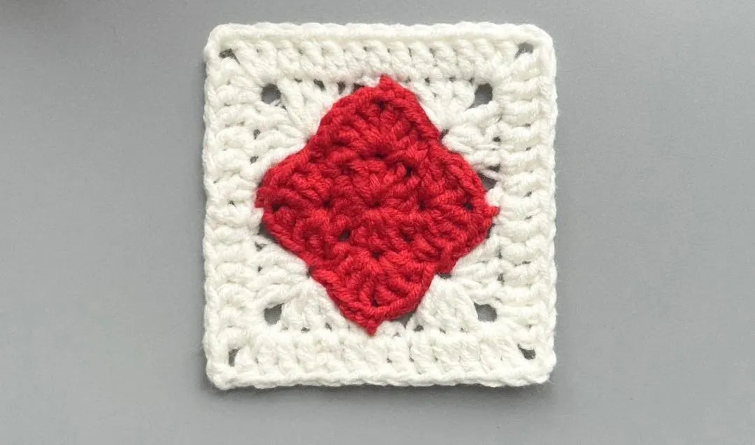Free Easy Playing Card Diamond Granny Square Pattern | Unique Crochet ...