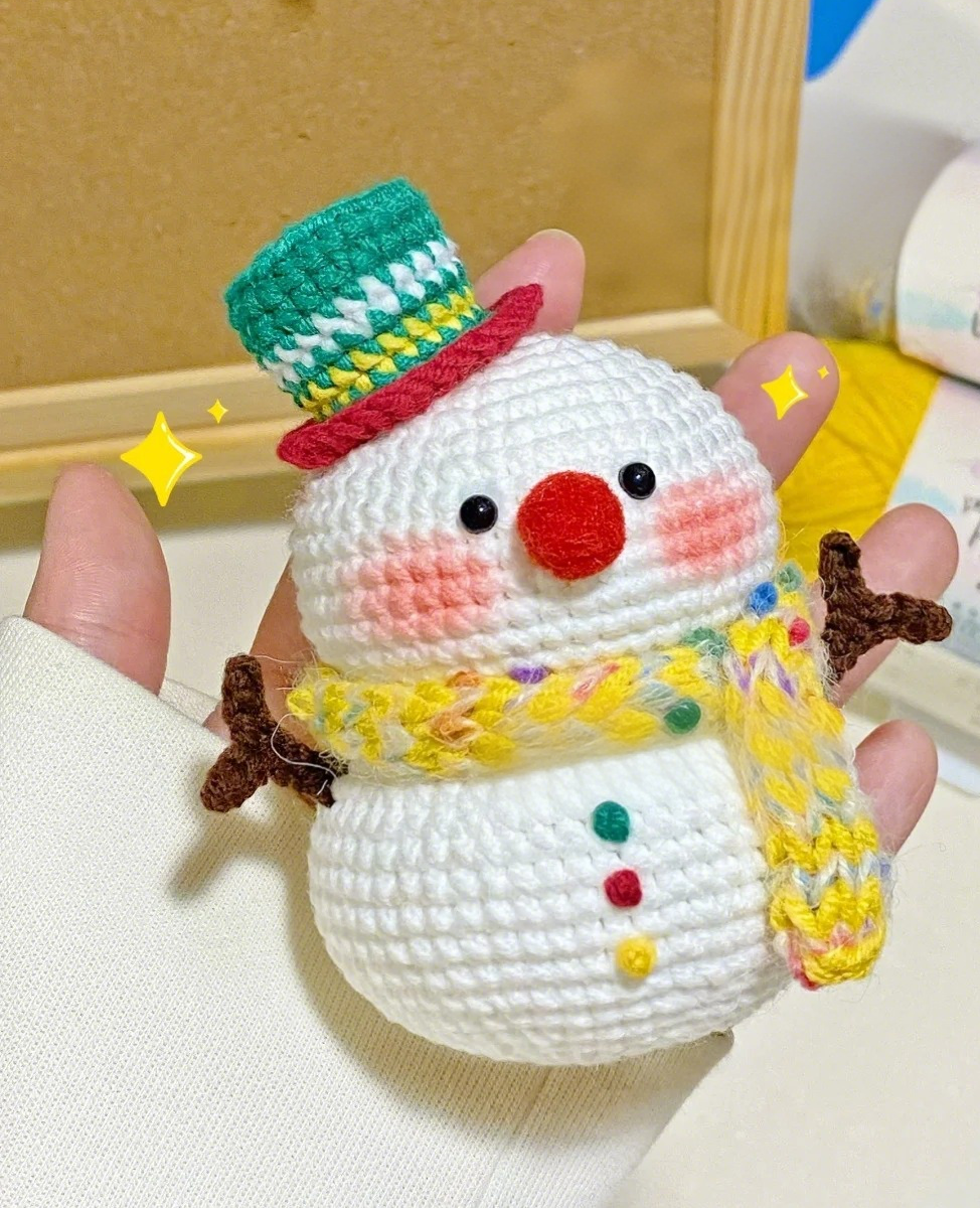 Free Christmas Snowman Crochet Pattern - Festive Crochet Design – HiCrochet